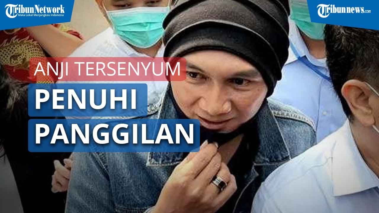 Anji Datangi Polda Metro Jaya Penuhi Panggilan, Tersenyum sebelum ... Anji Datangi Polda Metro Jaya Penuhi Panggilan, Tersenyum sebelum ...