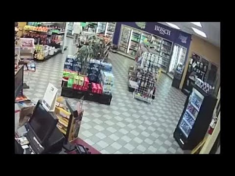 Pasco deputies looking for gas station suspects