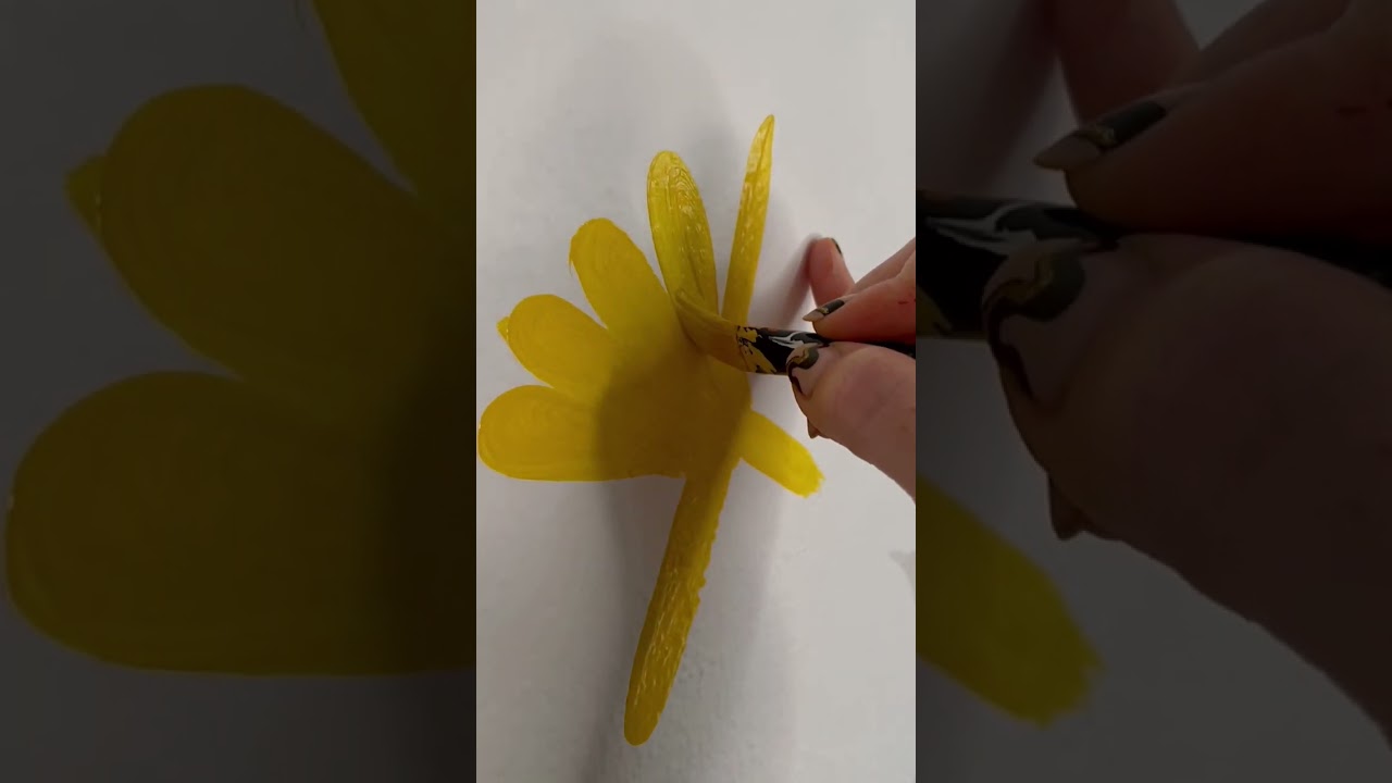 🌸🖌️🌻 would you let me paint your walls? (not my 👶 lol) #artist #mural #diy #roommakeover