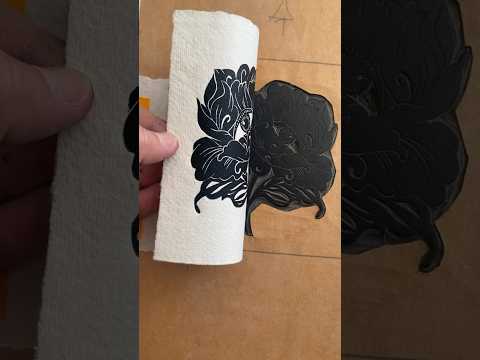 Printing my greetings cards on paper scraps that I saveš¤āØ#linoprint #linoleum #art #engraving