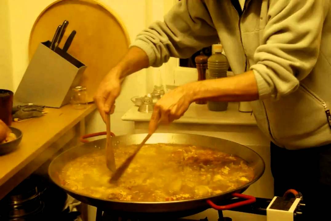 How to cook a Spanish Paella in 30 seconds