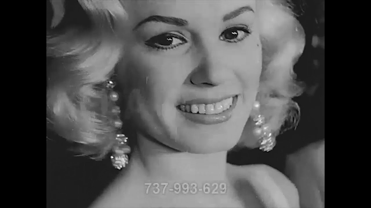 Mamie Van Doren in Italian newsreel footage (1958)