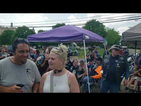 Ric auctions off shaving his beard at Trailhead
