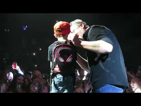 Blake Shelton (& Wyatt) - God's Country duet - live at the Choctaw Grand Theater - Durant OK