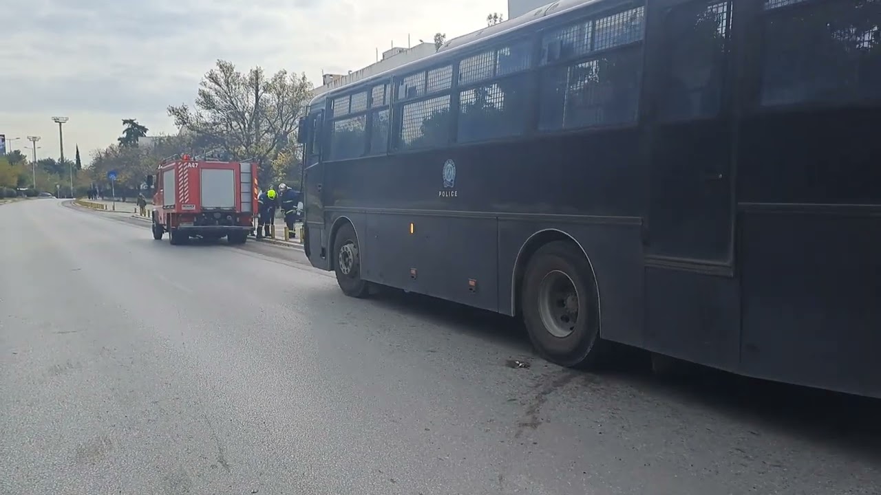 Θεσσαλονίκη: Επίθεση με μολότοφ σε διμοιρία των ΜΑΤ στο ΑΠΘ – ONLARISSA ...