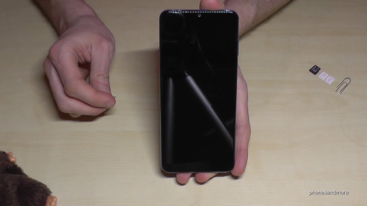 Samsung Galaxy A32 (5G): How to insert the SIM card? Installation of the nano SIM cards Tutorial ...