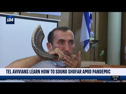 Tel Avivians Learn How to Sound the Shofar Ahead of High Holy Days