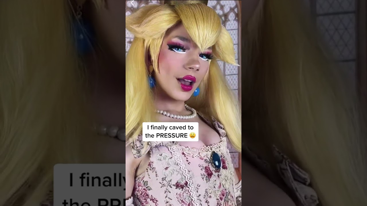 I made a princess peach makeup 