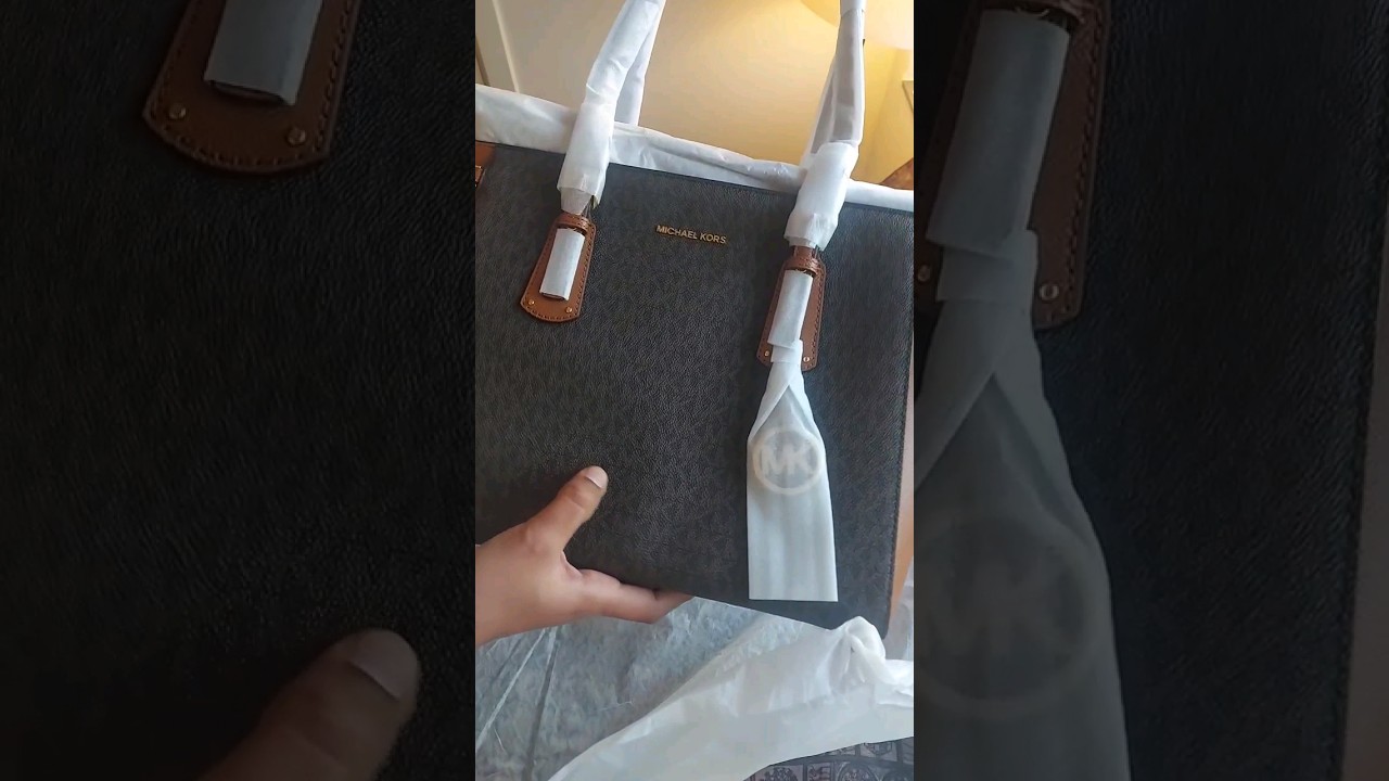 Michael Kors Voyager medium logo tote bag | #unboxing #michaelkors @MichaelKors