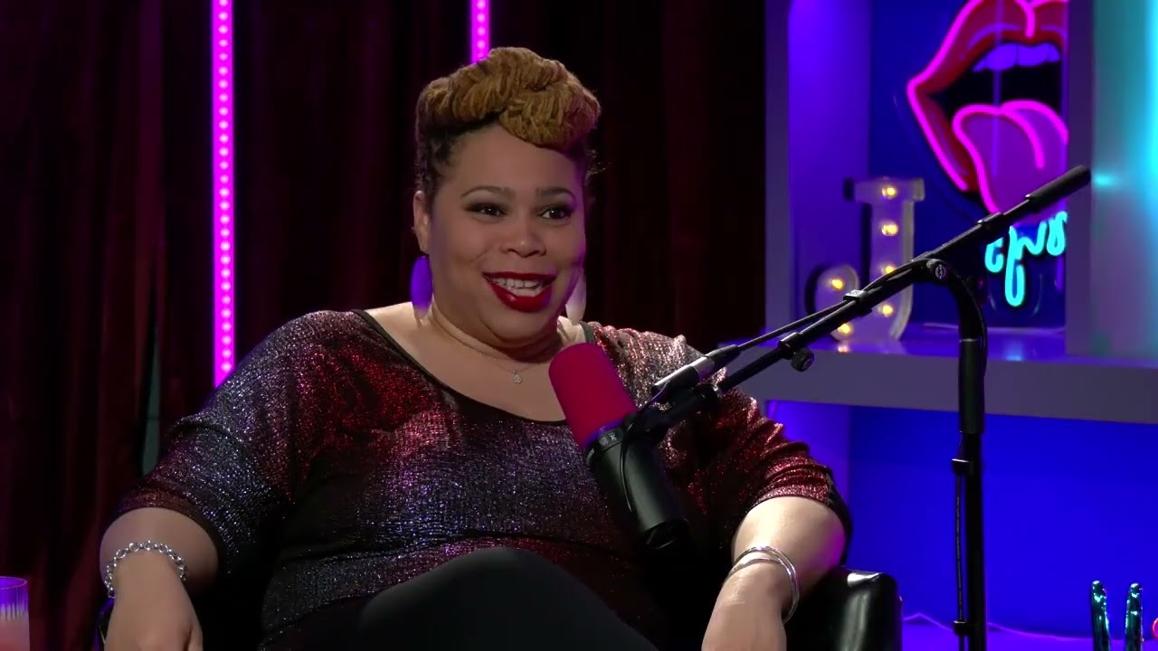 Booty Cleavage | Scrollin With Jen & Vee | S1 E8