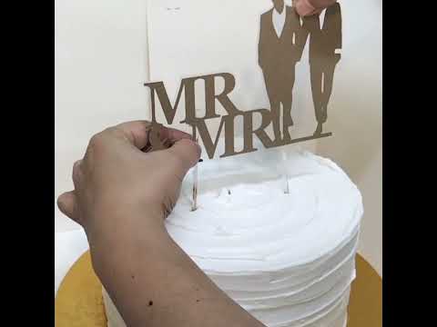 Printable cutouts as cake toppers. #cake #cutouts #cupcake