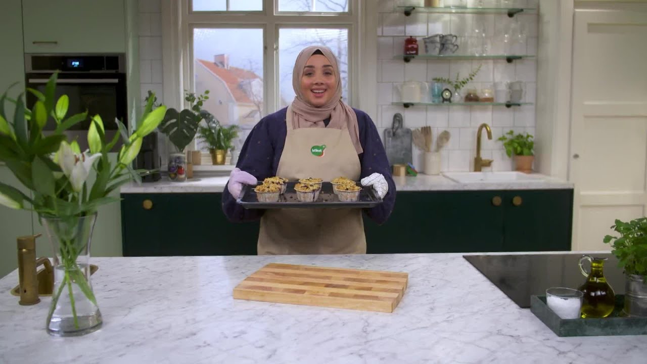 Kökets baktips: Blåbärsmuffins med vaniljkräm och smulpajstäcke - Köket