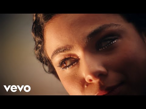 Elia, la nouvelle étoile montante du label 92i, dévoile le clip de son ...