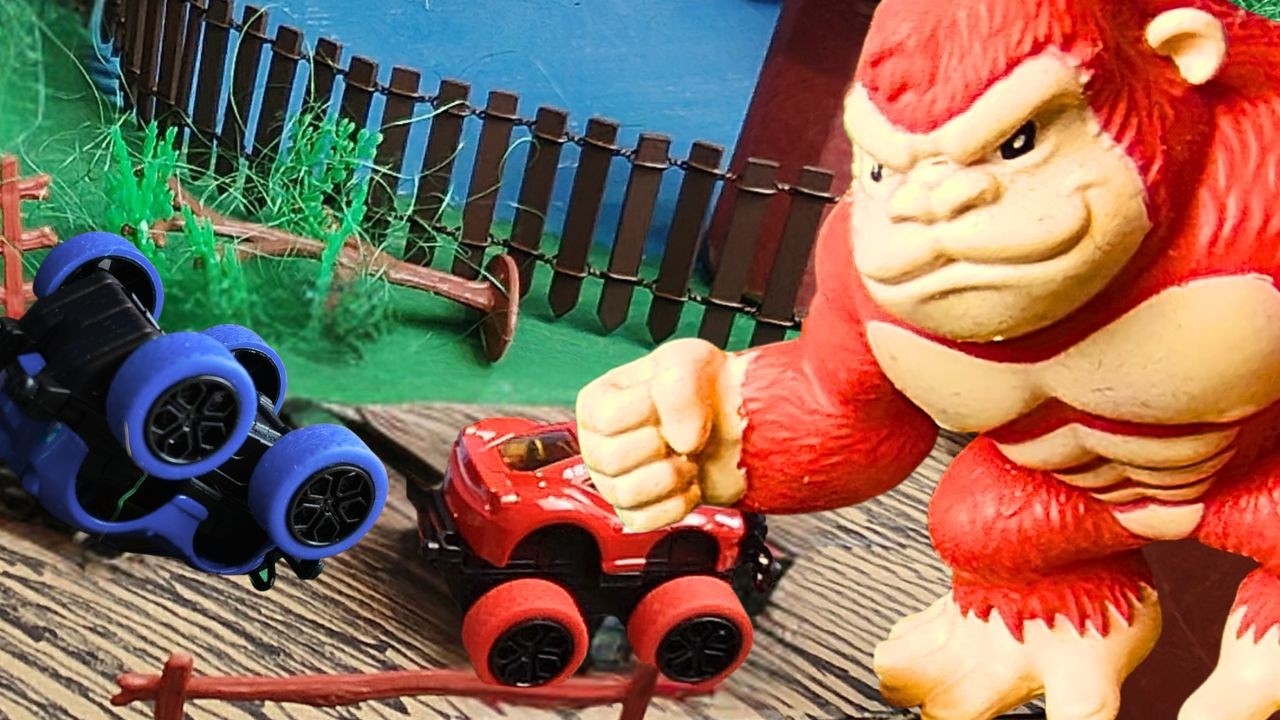 Giant Gorilla in Toy Town! | Kids story with toys