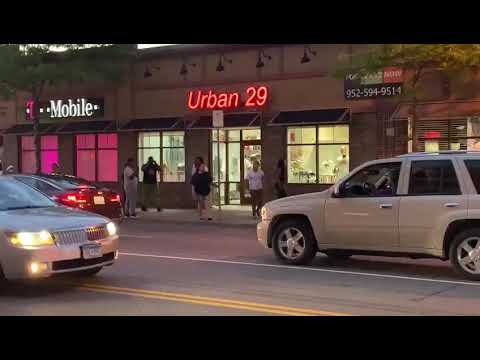 People steal from foot locker during the Minneapolis riot