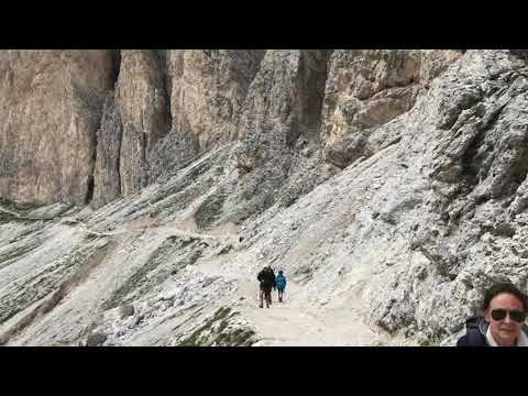 Amazing #Dolomites (Italy): Descending towards refuge Antermoia (2487m)