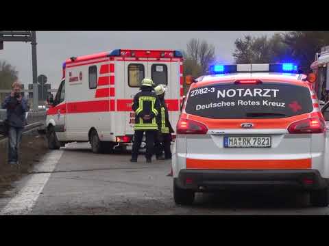 Unfall auf A5! Auto kracht in Leitplanke