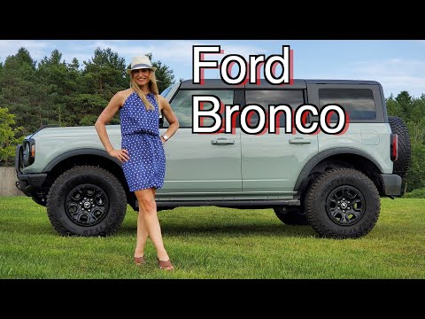 2022 Ford Bronco review // Eats huge bumps for Breakfast!