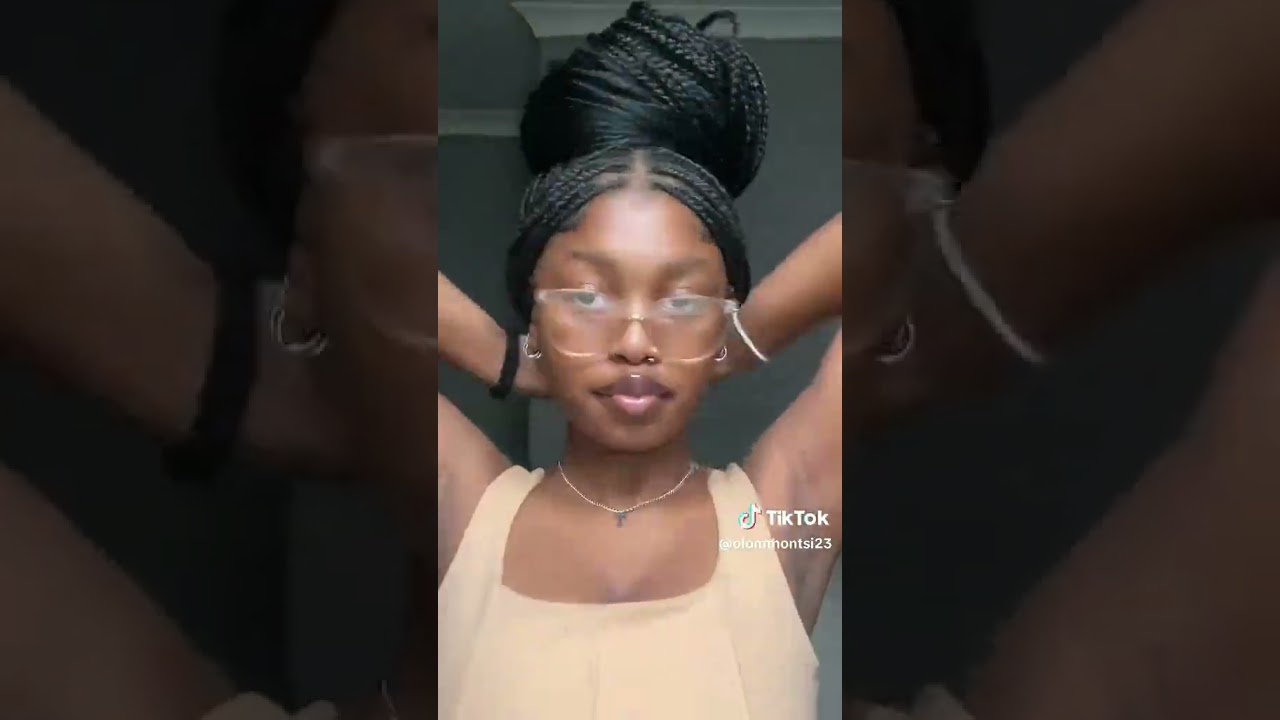 Middle part knotless braids hairstyle Tiktok: @olomthontsi23 #knotlessbraids #braids #hairstyles