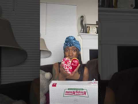 Tasting Krispy Kreme Valentines Collection 2023 💕