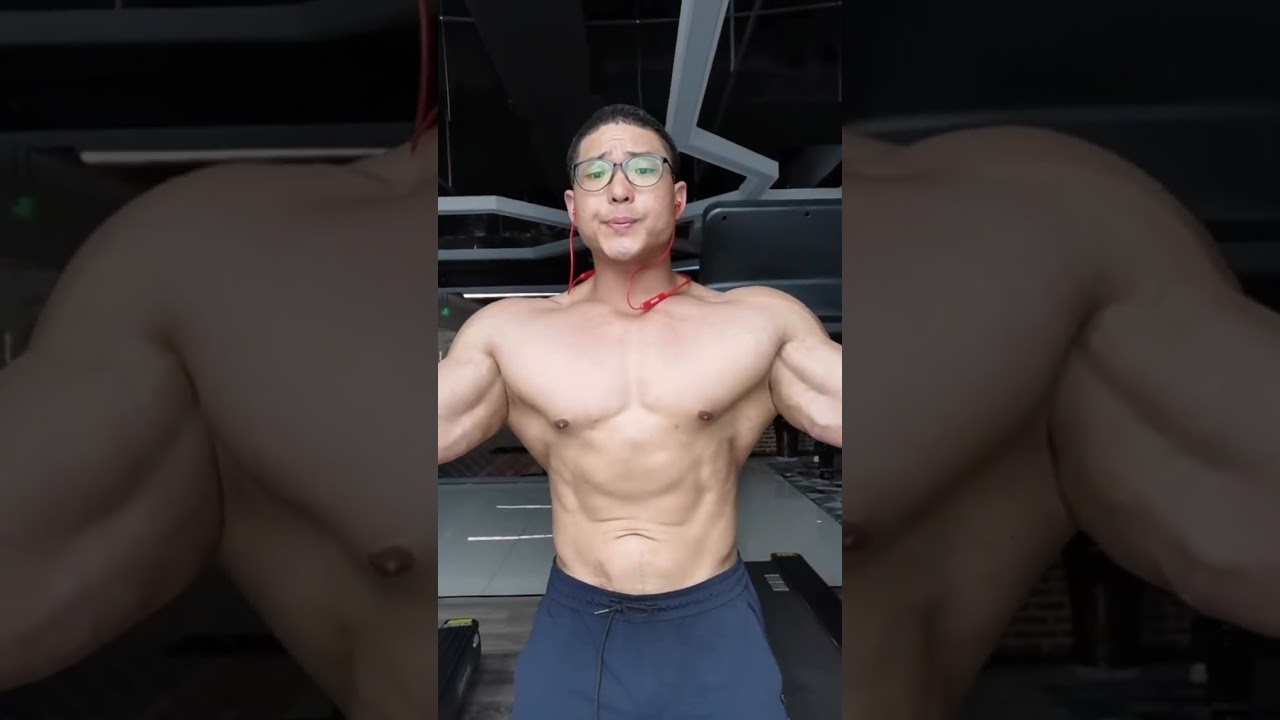 Chinese Geek Bodybuilder Muscle Flexing 8 (short)