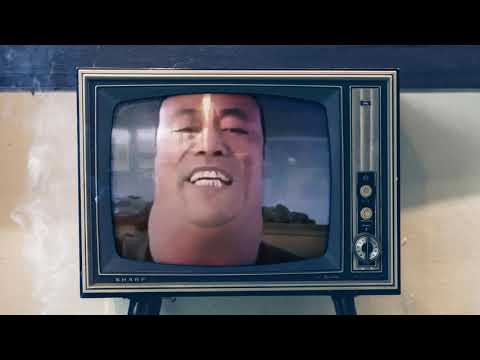 Chinese neck man and chinese egg man singing a beautiful duet