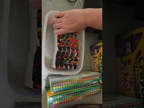 This box of Crayola Crayons is HUGE wow ๐๐ฏ๐คฏ