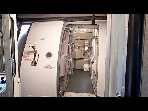 JFK, ATTACHING JET BRIDGE,before AIRPLANE doors open🛫