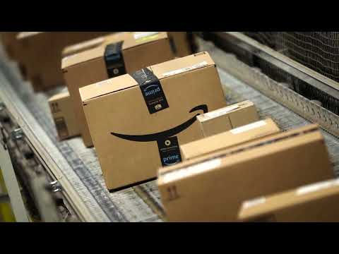 US retailers offer steep discounts on Cyber Monday | REUTERS