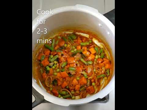 Bisi Bele Bhaat || One Pot Bisi Bele Bhat || Bisi Bele Bath Recipe #bisibelebath #bisibelebathrecipe