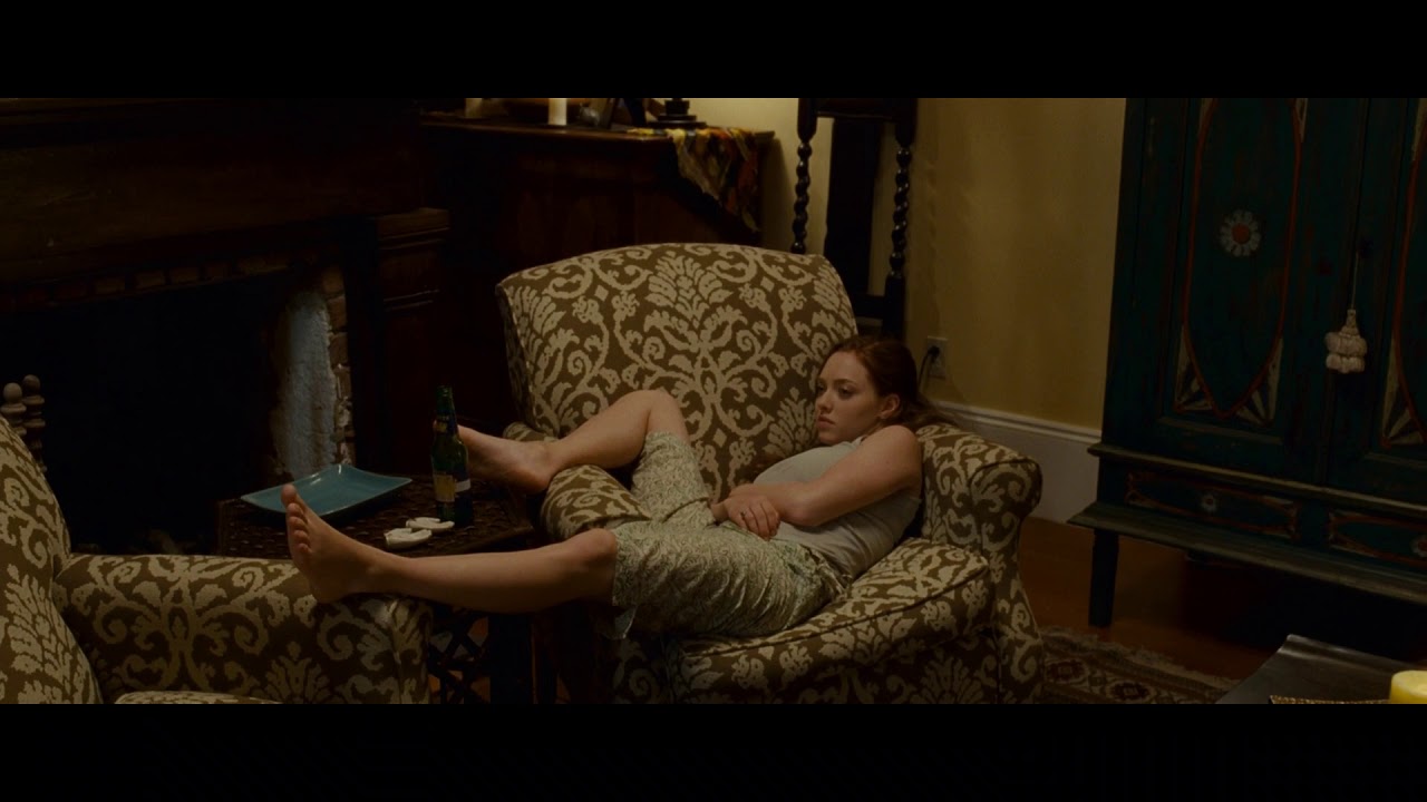 Amanda Seyfried barefoot