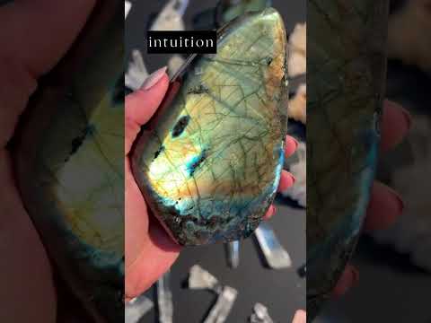 Labradorite crystal, the stone of transformation 😍 #crystals #crystalsdotcom #labradorite