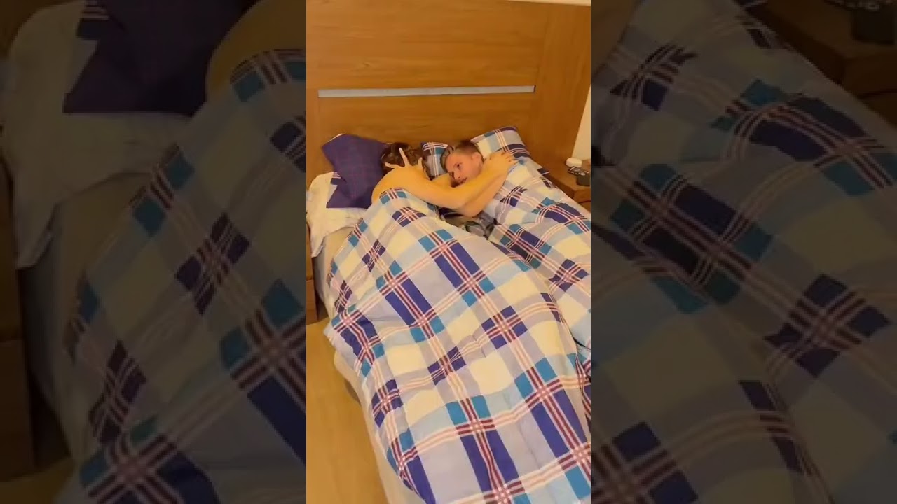 Mi amigo me dijo que me durmiera en su cama… 😳😅 #comedia #risa #amigos #gay