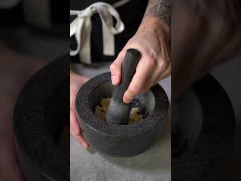 HOW TO MAKE AIOLI VS GARLIC MAYO