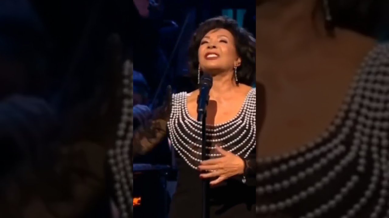 Shirley Bassey - It's almost like being in love! (Live 2018) Amazing vocals at age 81!