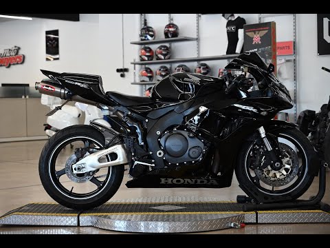 2006 Honda CBR1000RR | Walk Around, Start-Up & Sound Clip