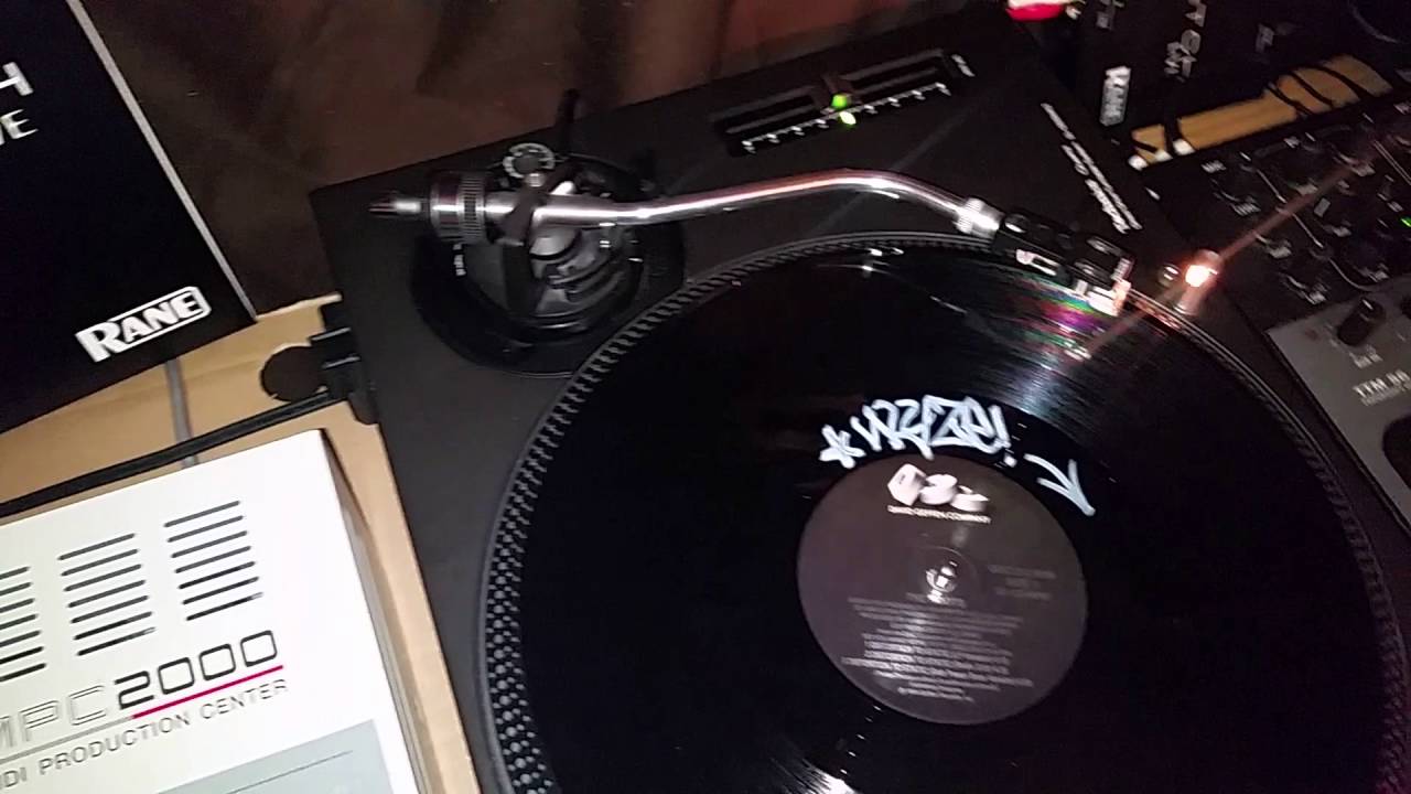 My First (2 bar loop) Beat on my MPC2000 in over 12 years!