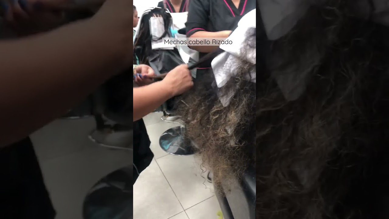 Mechas cabello rizado. Estudia Estilismo y belleza profesional.