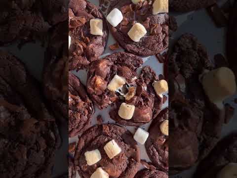 Chocolate Marshmallow Cookies! Recipe in comments👇🏽