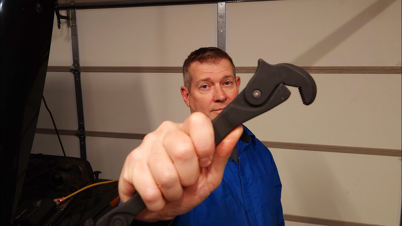 Auto Adjusting Wrench 