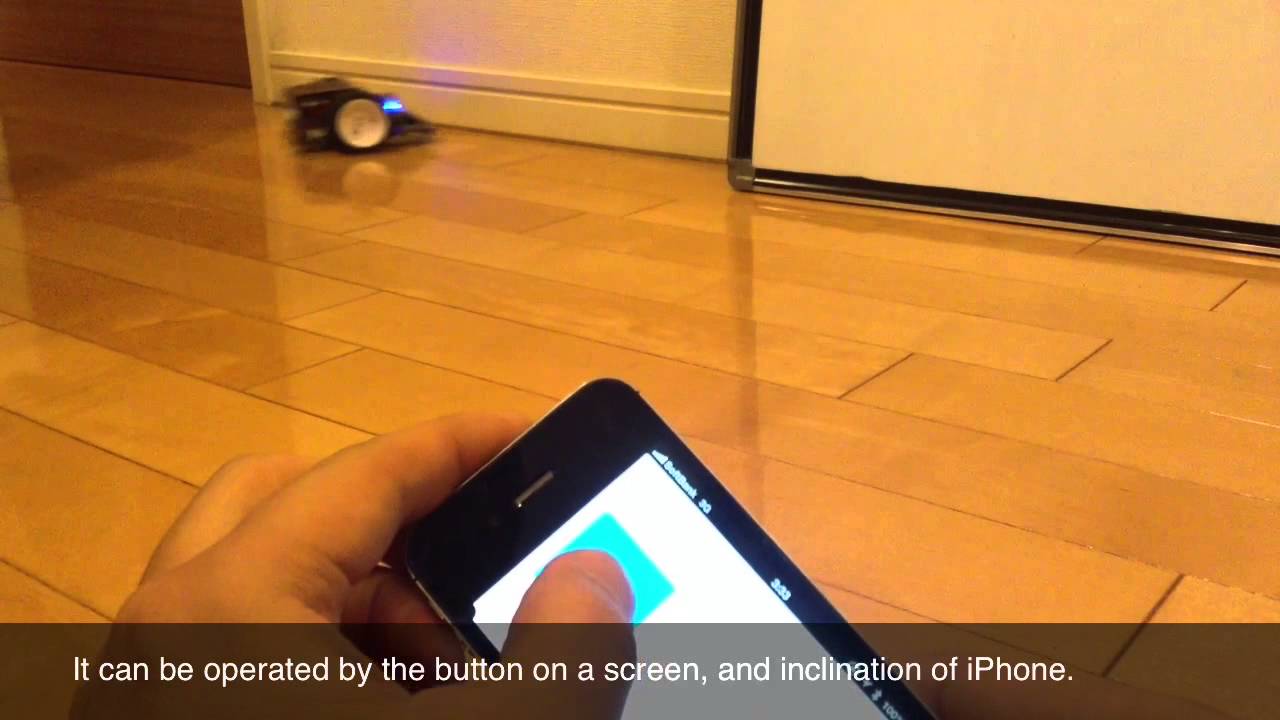 Wallbot R4 with iIPhone