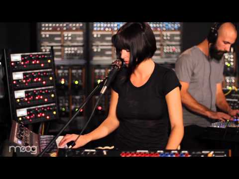 Phantogram Performs ’16 Years’ In The Moog Sound Lab – Synthtopia