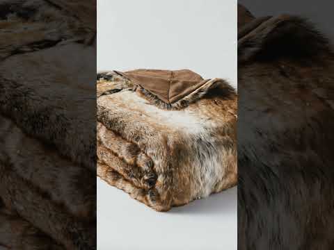 Dive into the plush luxury of the Faux Fur Ombre Blanket and let the season's magic unfold. ❄️🌈