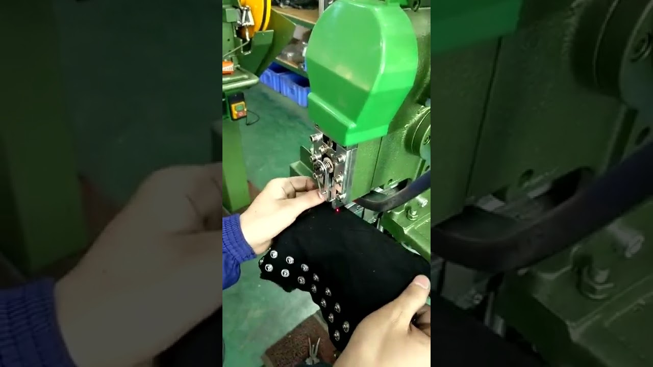 Metal Spring Snap Button Automatic Attaching Machine