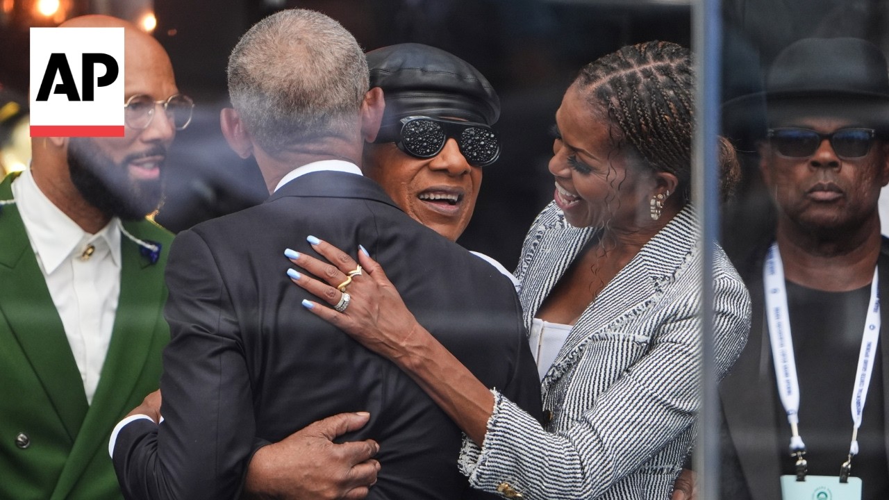 Barack Obama inaugure son musée entouré de Georges Bush, Stevie Wonder ...