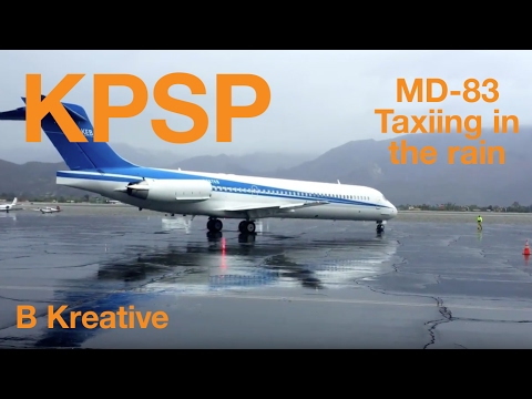 MD-80 (MD-87) taxiing at Palm Spring International Airport KPSP N287KB in the rain!