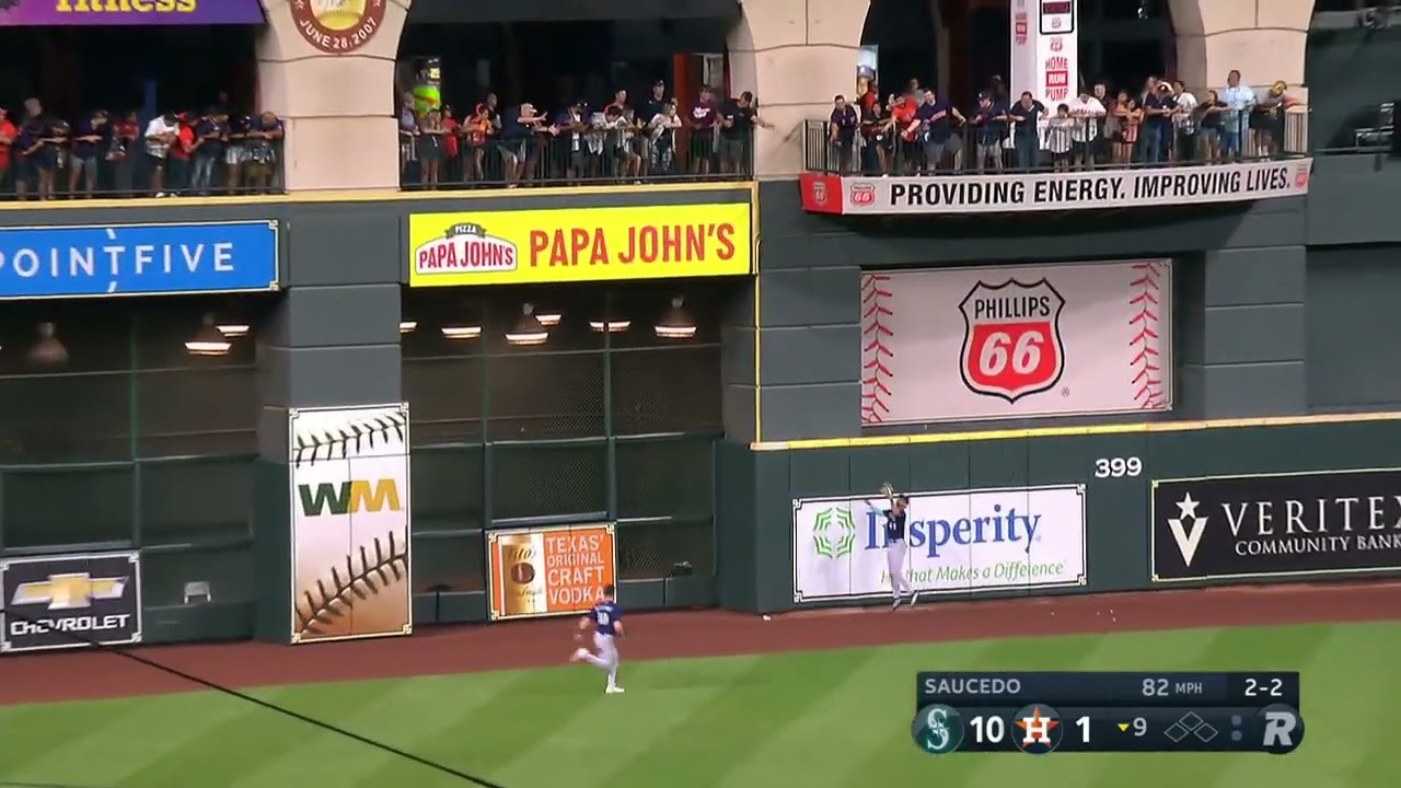 Julio Rodriguez makes another great catch!