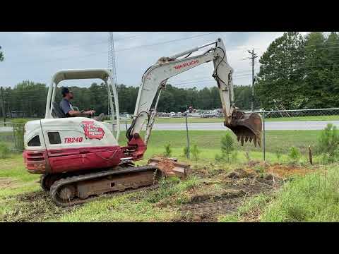 2016 Takeuchi Mini Excavator TB240