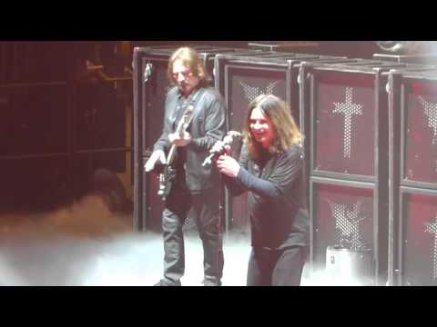 Black Sabbath faz último show da história em NYC