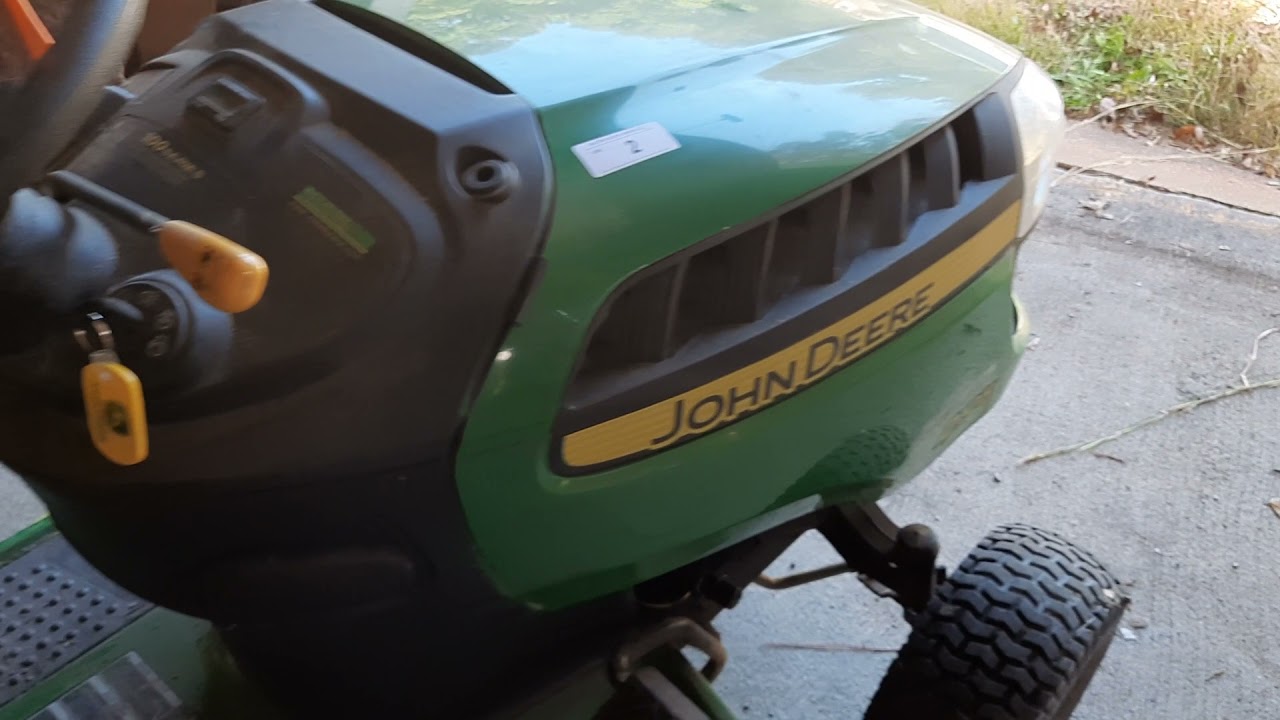 211028 John Deere Lawn Tractor